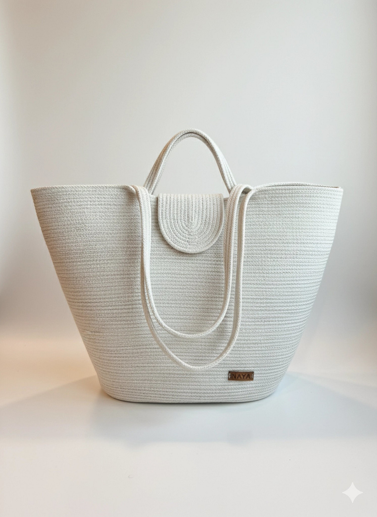 Barvou roku 2026 je "Cloud Dancer" / Fler MAG