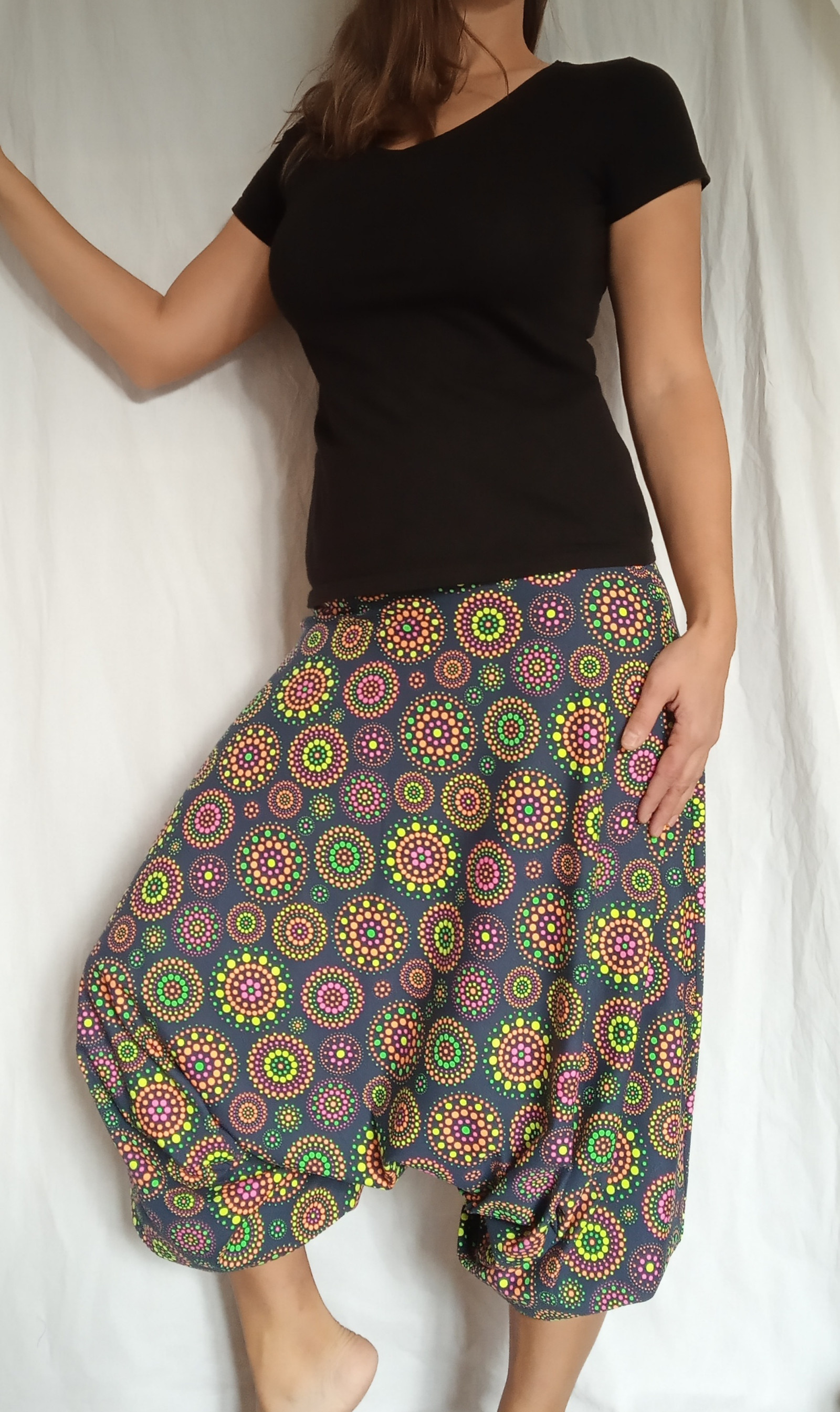 Kalhoty dámské půlnoční modré Harémky Neon Mandala / od sejvalka | Fler.cz