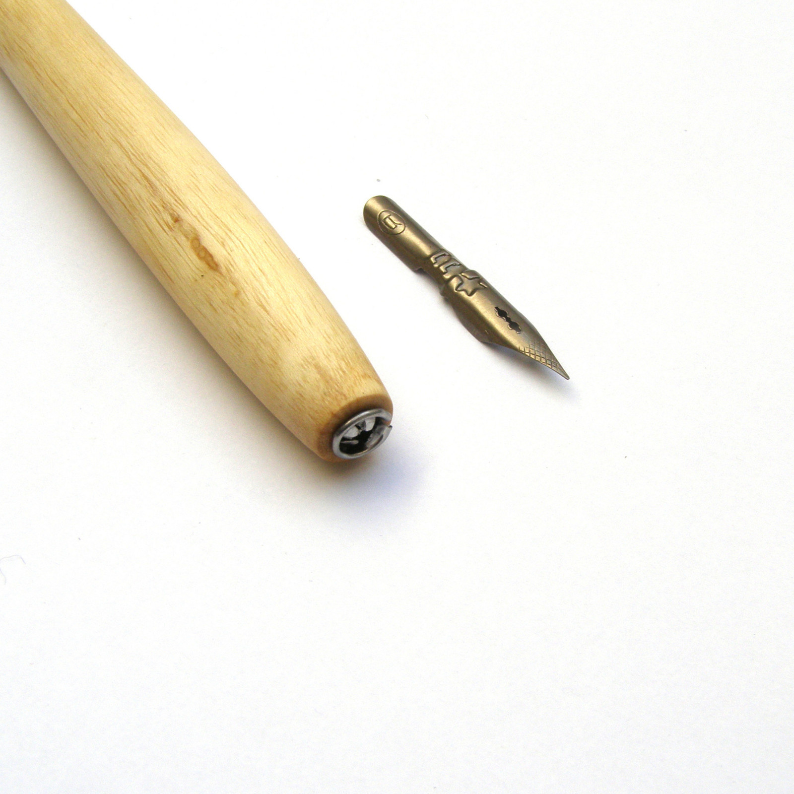 Psací pero béžové Drevené kaligrafické pierko - gledýčiové / od wlkr ...