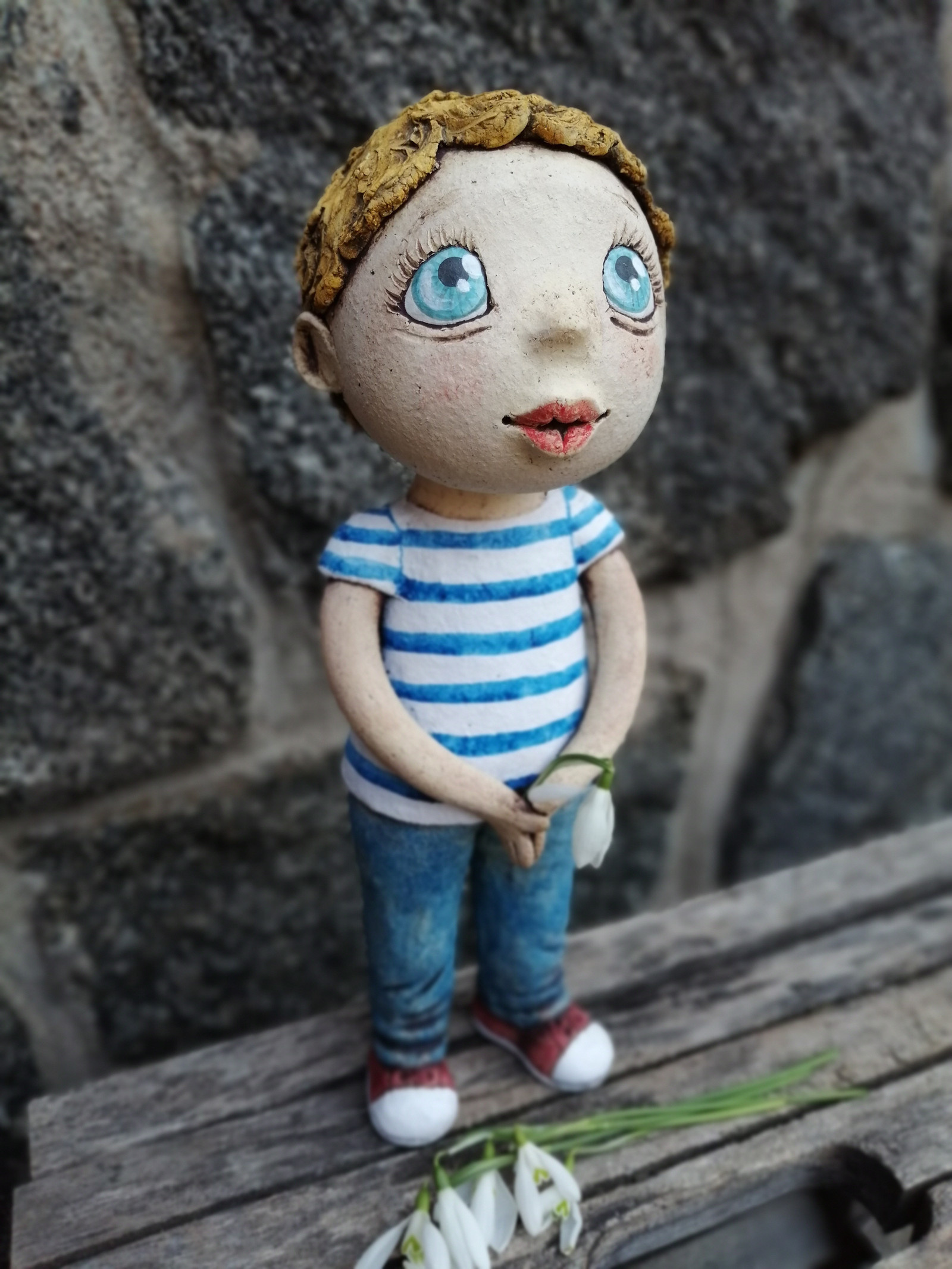 Socha béžová Kluk v pruhovaném triku (ihned k dispozici) / od Kočida ...