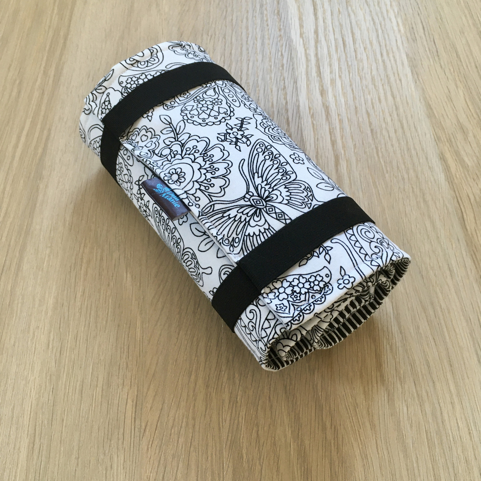 Bílý Pastelkovník na 48 pastelek - Motýli omalovánka / od DuliMánie ...