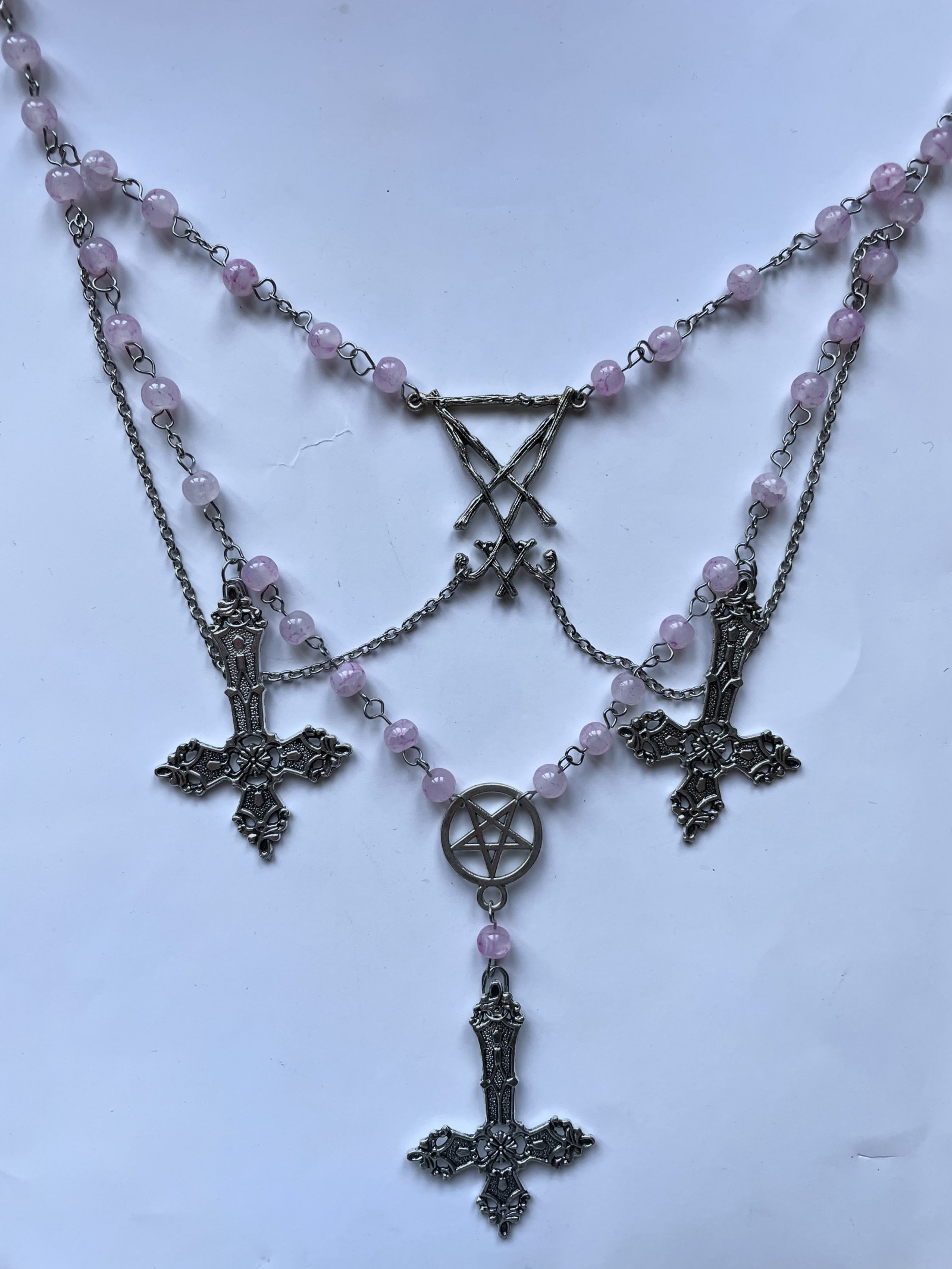 Růžový satanistický náhrdelník / od Dirty Beads | Fler.cz