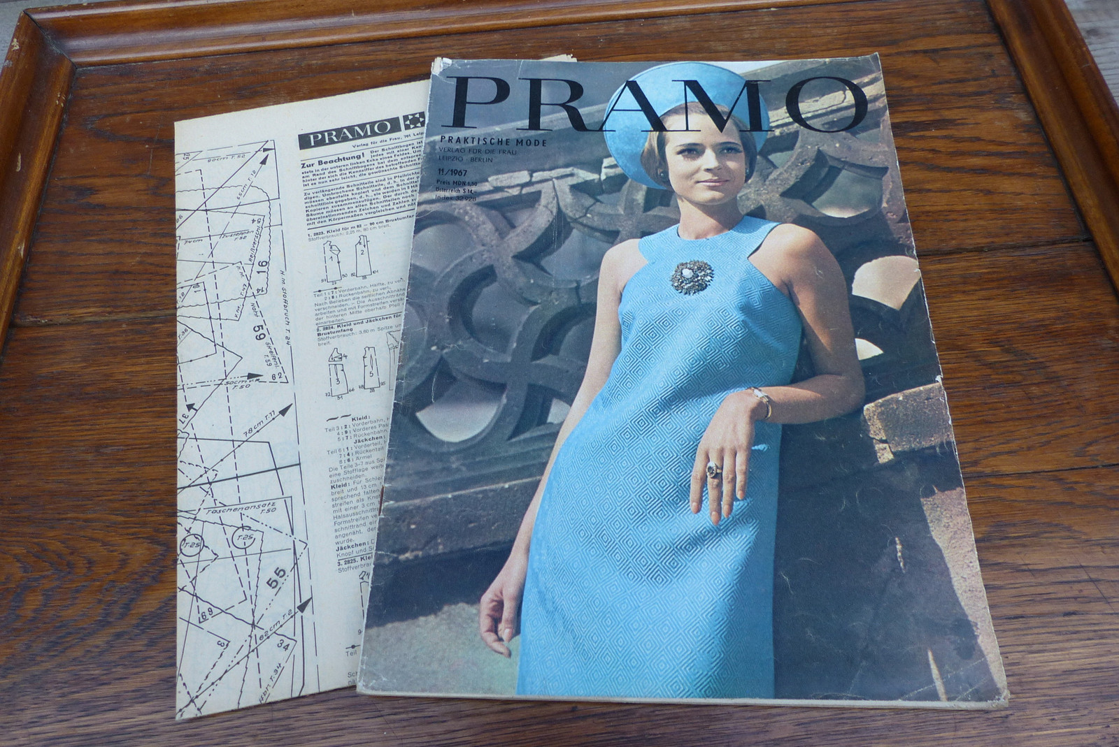 Knihy a časopisy černé Časopis PraMo 11/1967, móda, střihy! / od návraty | Fler.cz