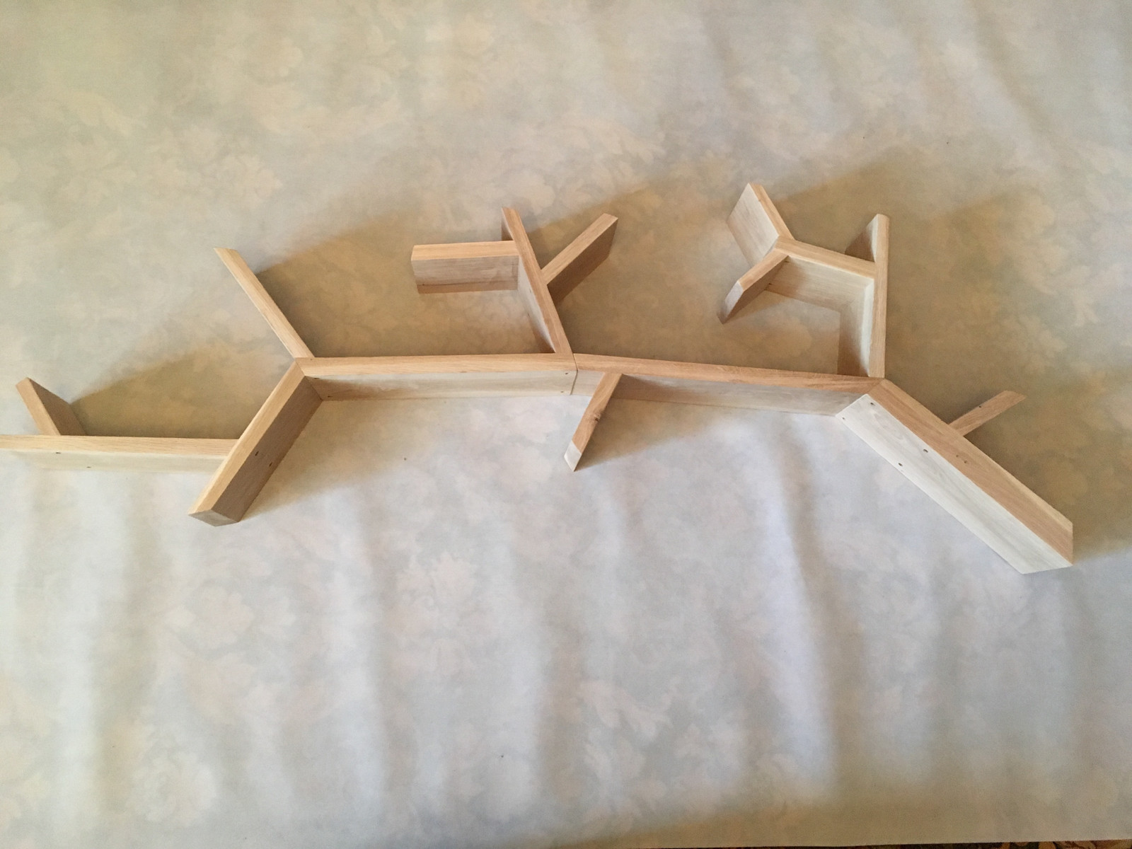 Hnědá Police strom dub Twing / od 4WOOD | Fler.cz