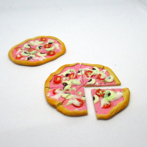 Vícebarevné Miniatury pro panenky - pizza žampionová / od VESELÉ ...