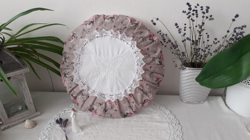 Polštářek vícebarevný Kulaťáček s motýlkem / od UZuza | Fler.cz