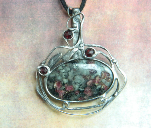 Přívěsek vínový Květinový / od Dag | Fler.cz