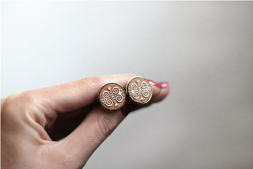 Dámské hnědé Drevené maľované náušnice ~ Čičmance maxi / od LASER-ART ...