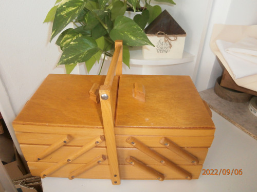 Dámský hnědý DŘEVĚNÁ KRABIČKA NA ŠITÍ / od bobča | Fler.cz