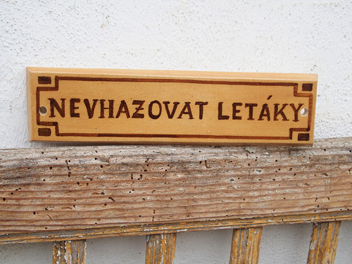 Černá Nevhazujte letáky - keramická cedulka - SLEVA / od dB keramika ...