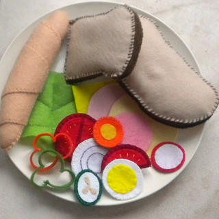 Doplňky do kuchyňky dětské vícebarevné Obložený talíř + 1 ks pečiva ...