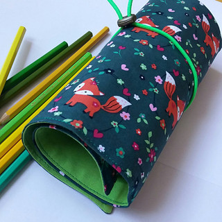Penál Zelený pastelkovník s liškami / od HeleJeansy | Fler.cz