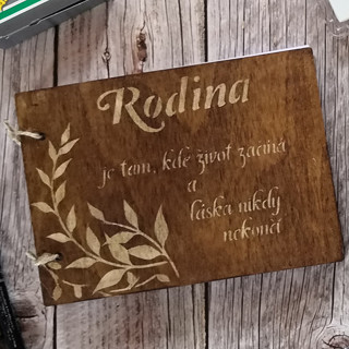 Hnědé Dřevěné fotoalbum - Rodina, A5 / od JuTo BeBechy | Fler.cz
