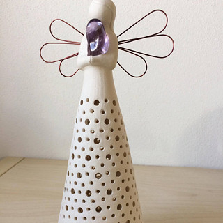 Socha bílá Anděl Tajemství - Ametyst / od Keramika-Kami | Fler.cz