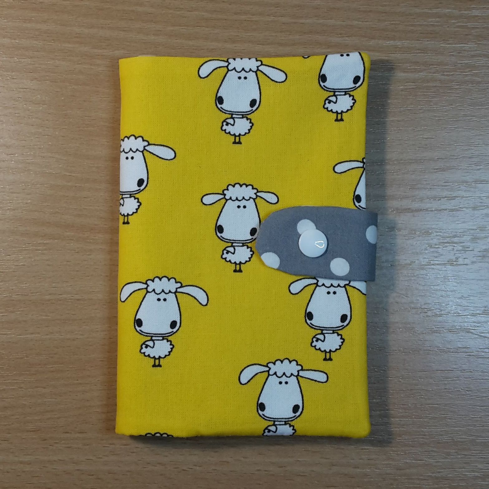 Obal na očkov. průkaz žlutošedý puntík - ovečky / od quendolina21 | Fler.cz