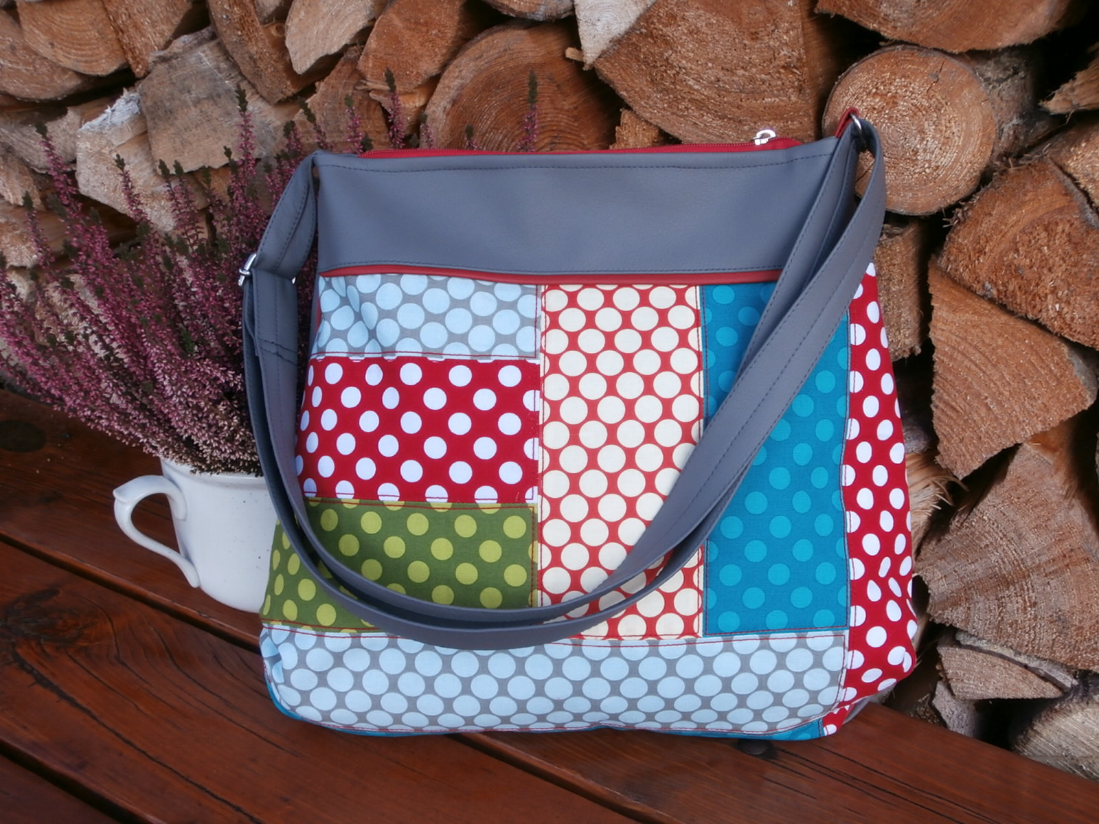 Dámská červená SEŠÍVANÁ BAREVNÁ - kabelka s popruhem / od Kita.Kita ...