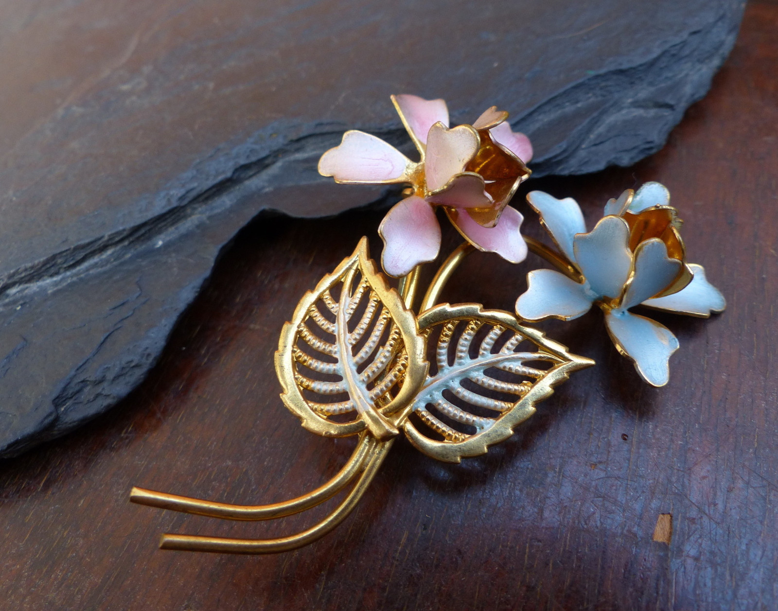 Šperky dámské růžové Kvítky pastelové...bižuterní kovová brož / od ...