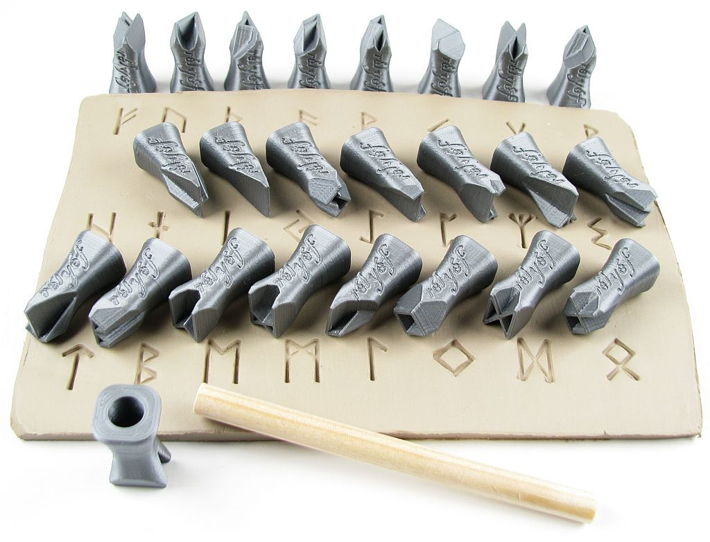 Nářadí a pomůcky šedé Runy - Germánský futhark prostý / od hrnčíř | Fler.cz