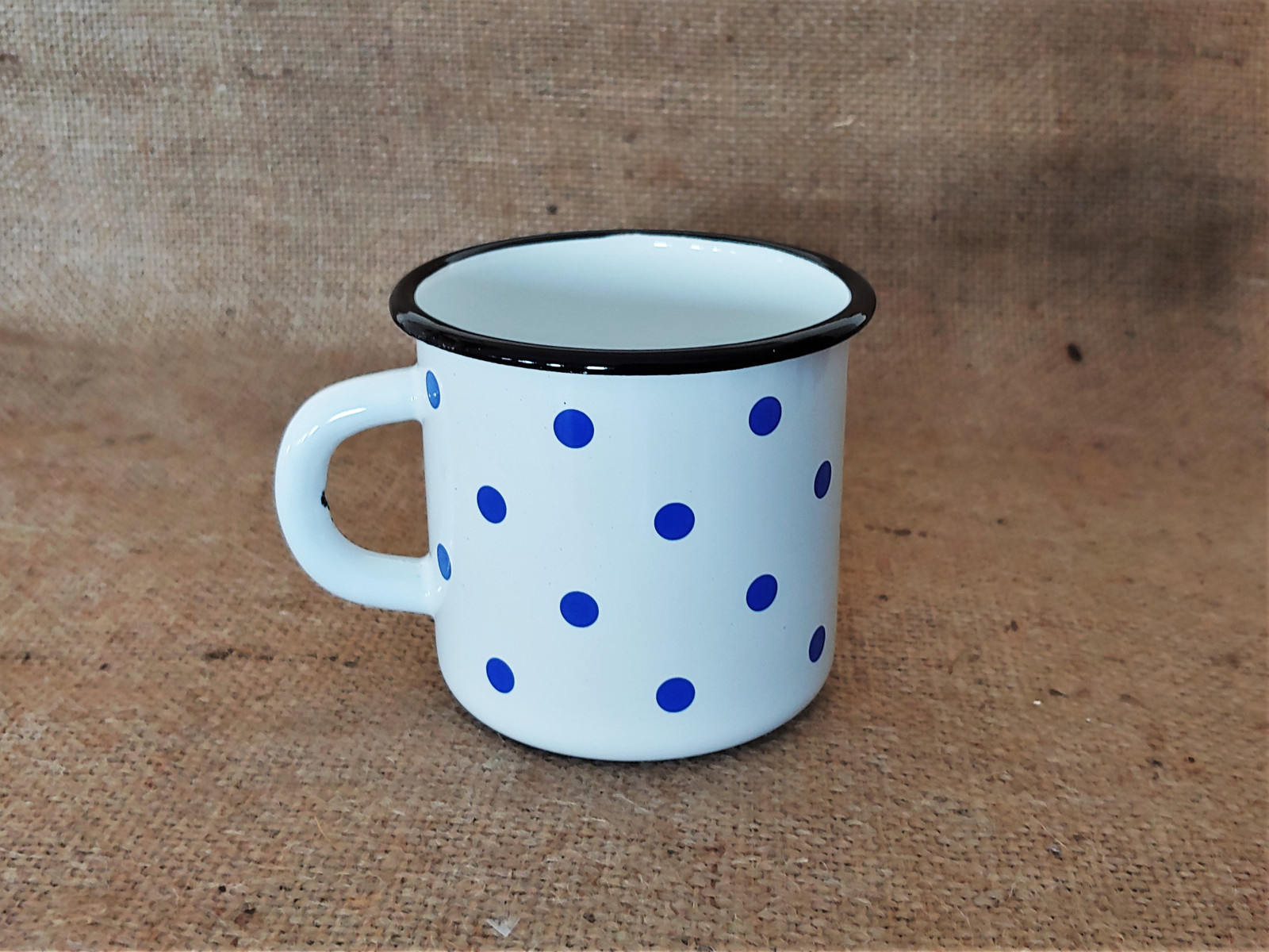 Bílý Smaltovaný hrnek s modrými puntíky / od Original - Enamel | Fler.cz