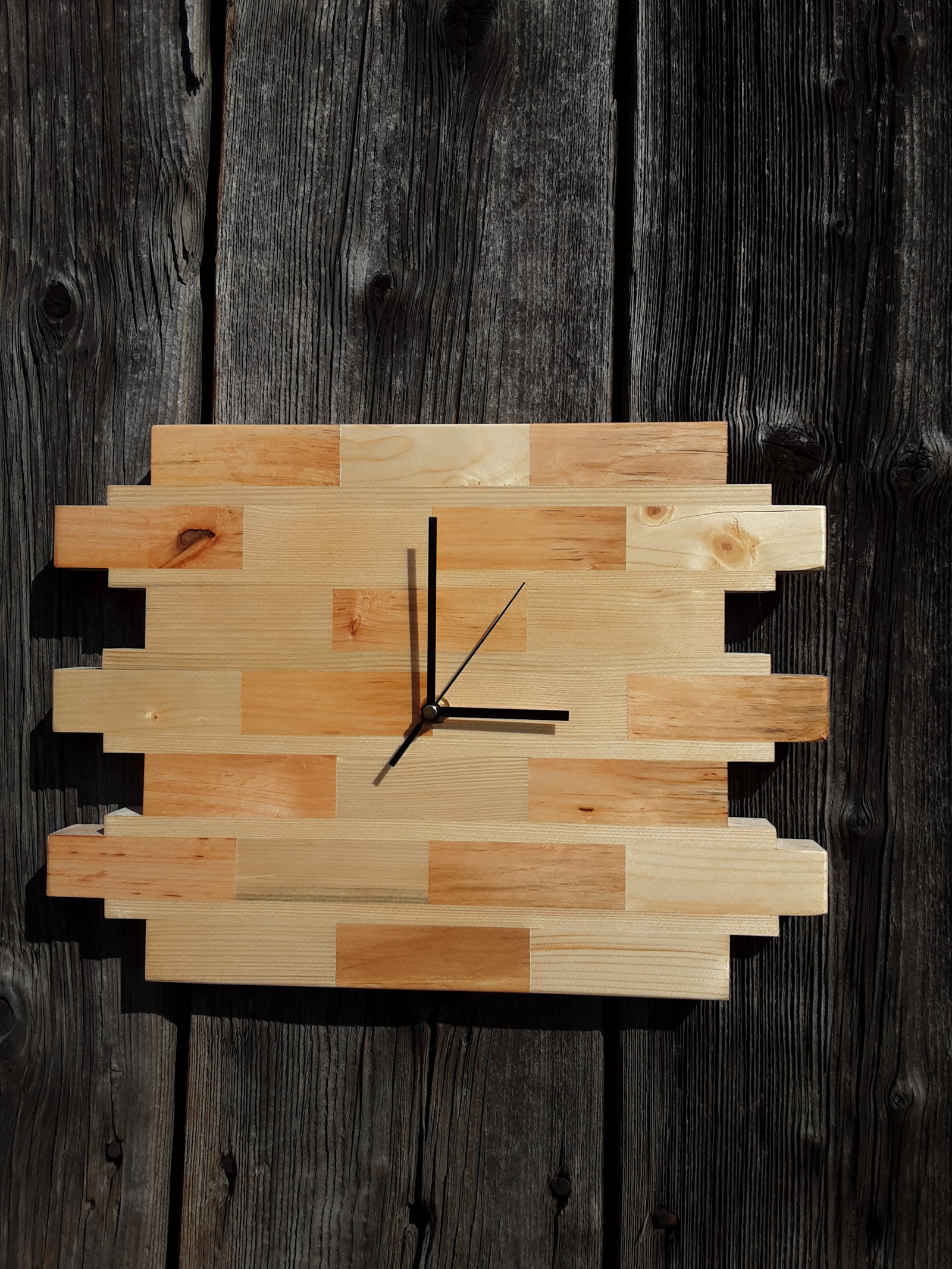 Vícebarevné Dřevěné hodiny / od Elkařin domov ze dřeva | Fler.cz