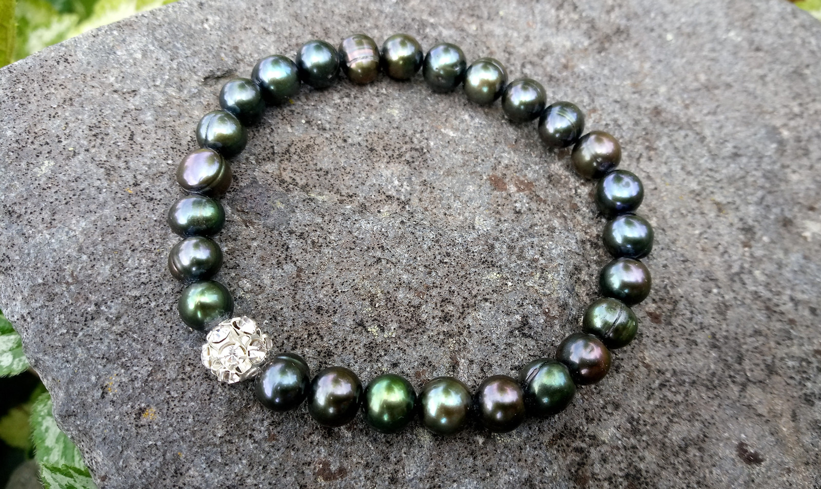 Dámský tmavě zelený Náramek z prvotřídních zelených říčních perel / od ...