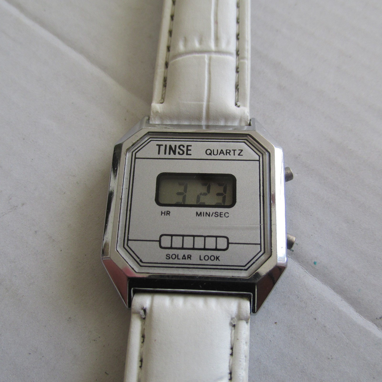 Bílé DIGITÁLKY ! Dámské retro digitální hodinky - digi / od BOKAPO ...