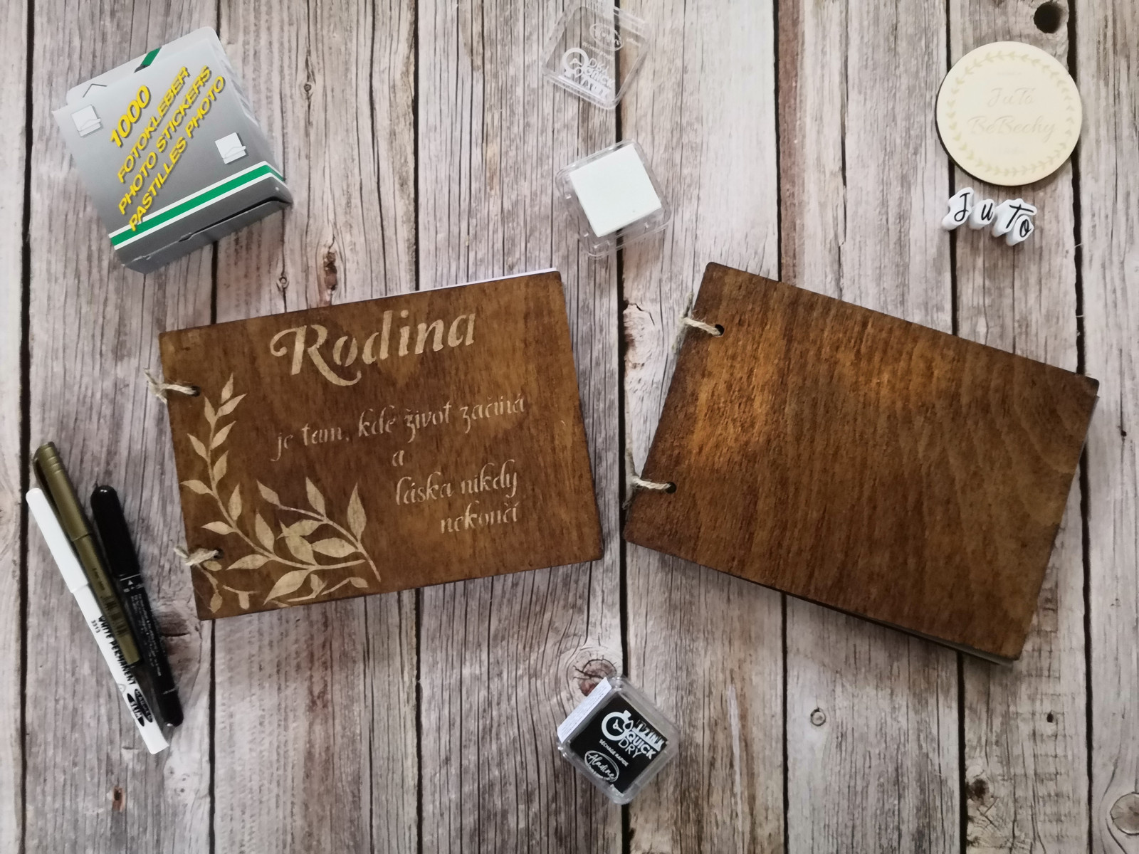Hnědé Dřevěné fotoalbum - Rodina, A5 / od JuTo BeBechy | Fler.cz
