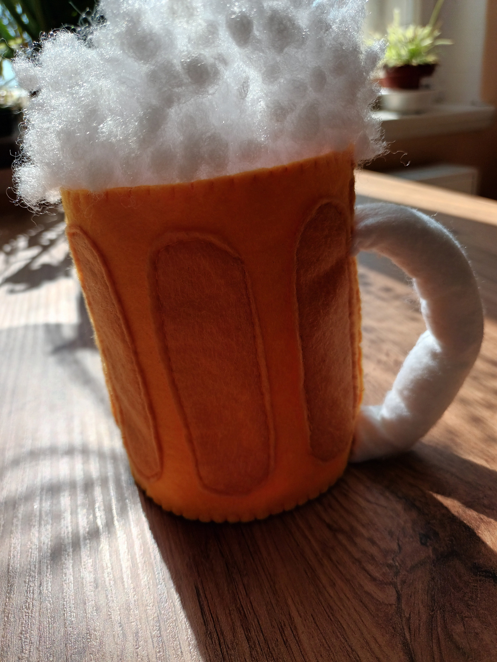 Fotorekvizita oranžová Pivko z filcu / od Filcové drobnosti a papání ...