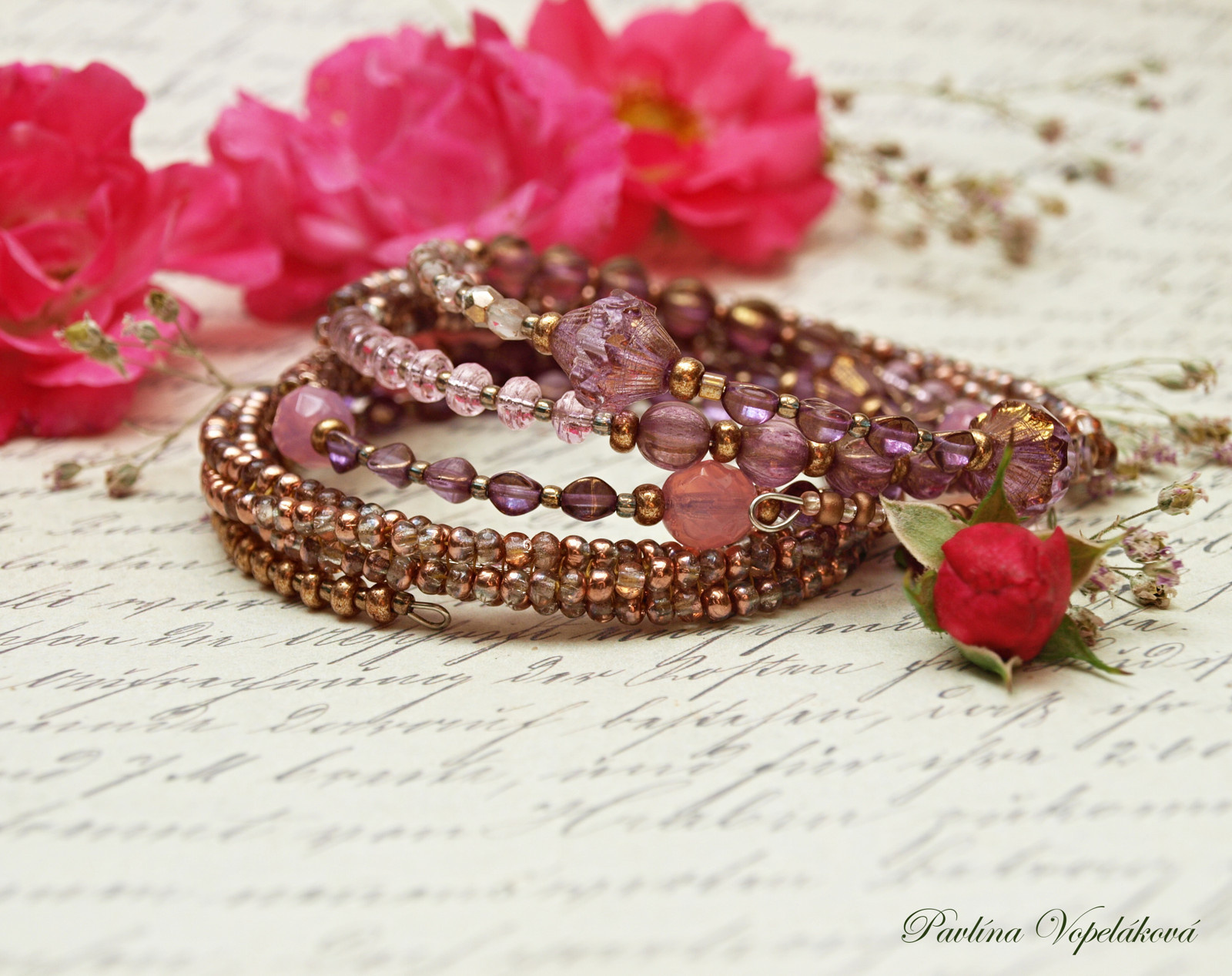 Dámský starorůžový Náramek na paměťovém drátu Růže ve zlatě / od ...