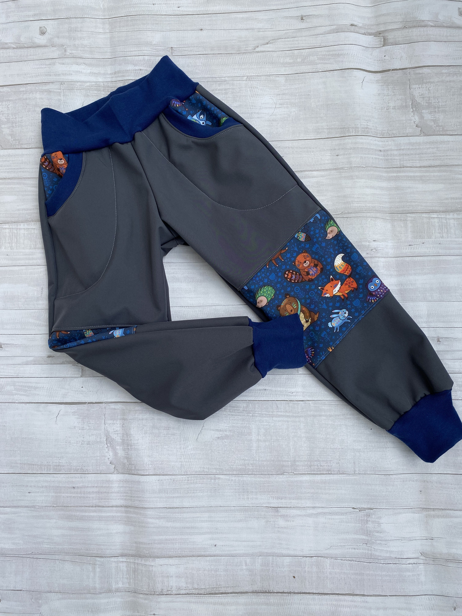 Šedé Softshell kalhoty Aztécká zvířátka VEL. 80-170 Softshellky / od ...