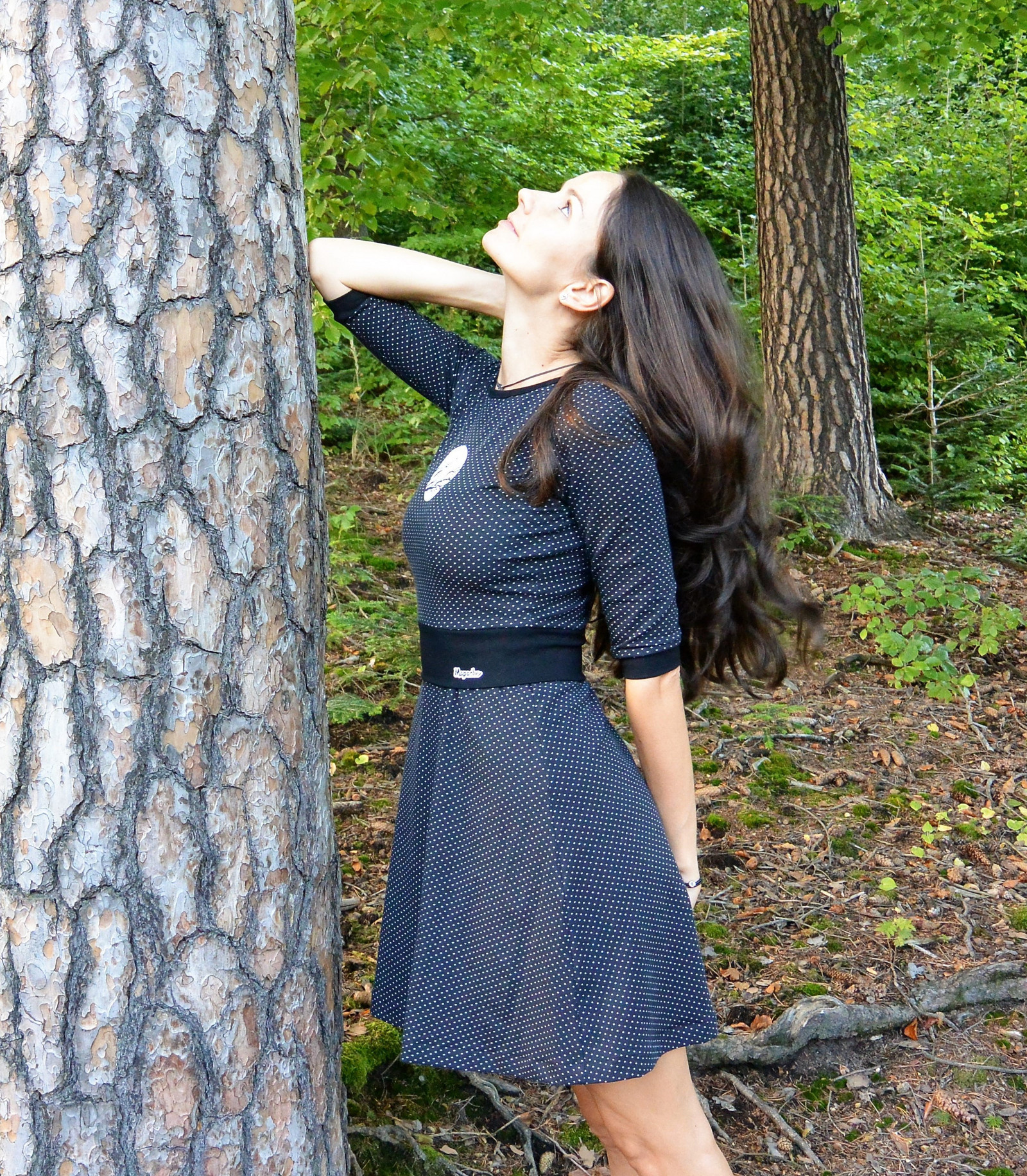 Šaty dámské černé Vítr nezlomí strom, který se umí ohnout. / od mapache ...