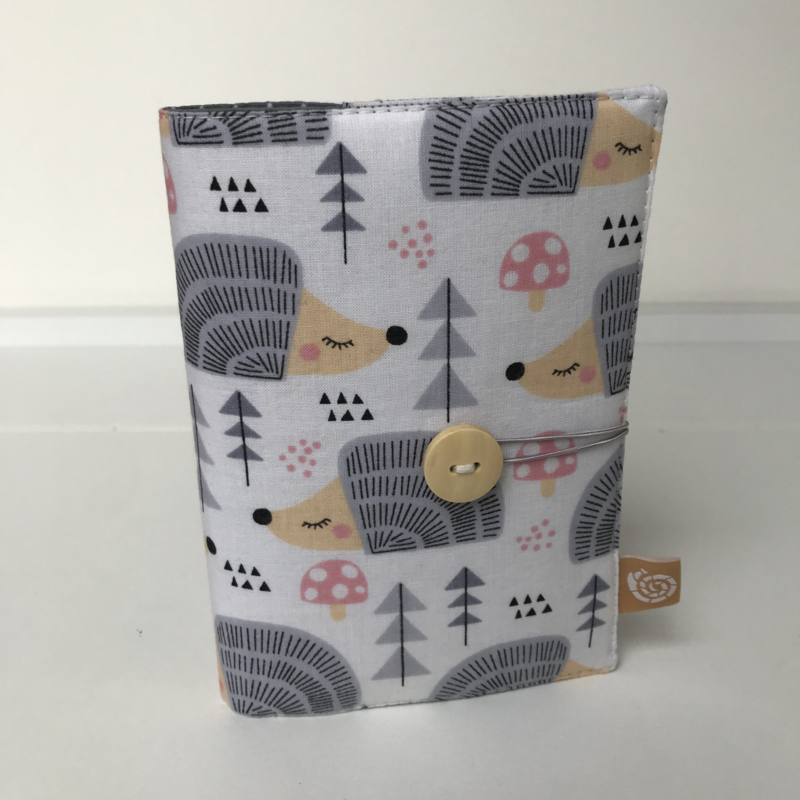 Obal na očkovací průkaz ježečci / od MossyArt | Fler.cz