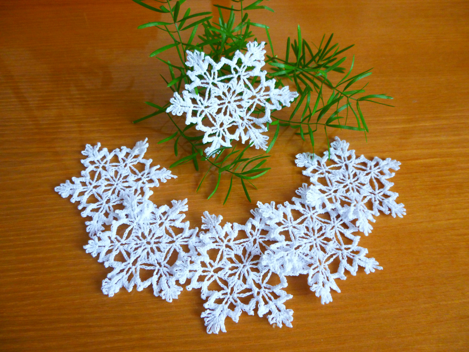 Vánoční ozdoba bílá Háčkované vločky / od chrpa14 | Fler.cz