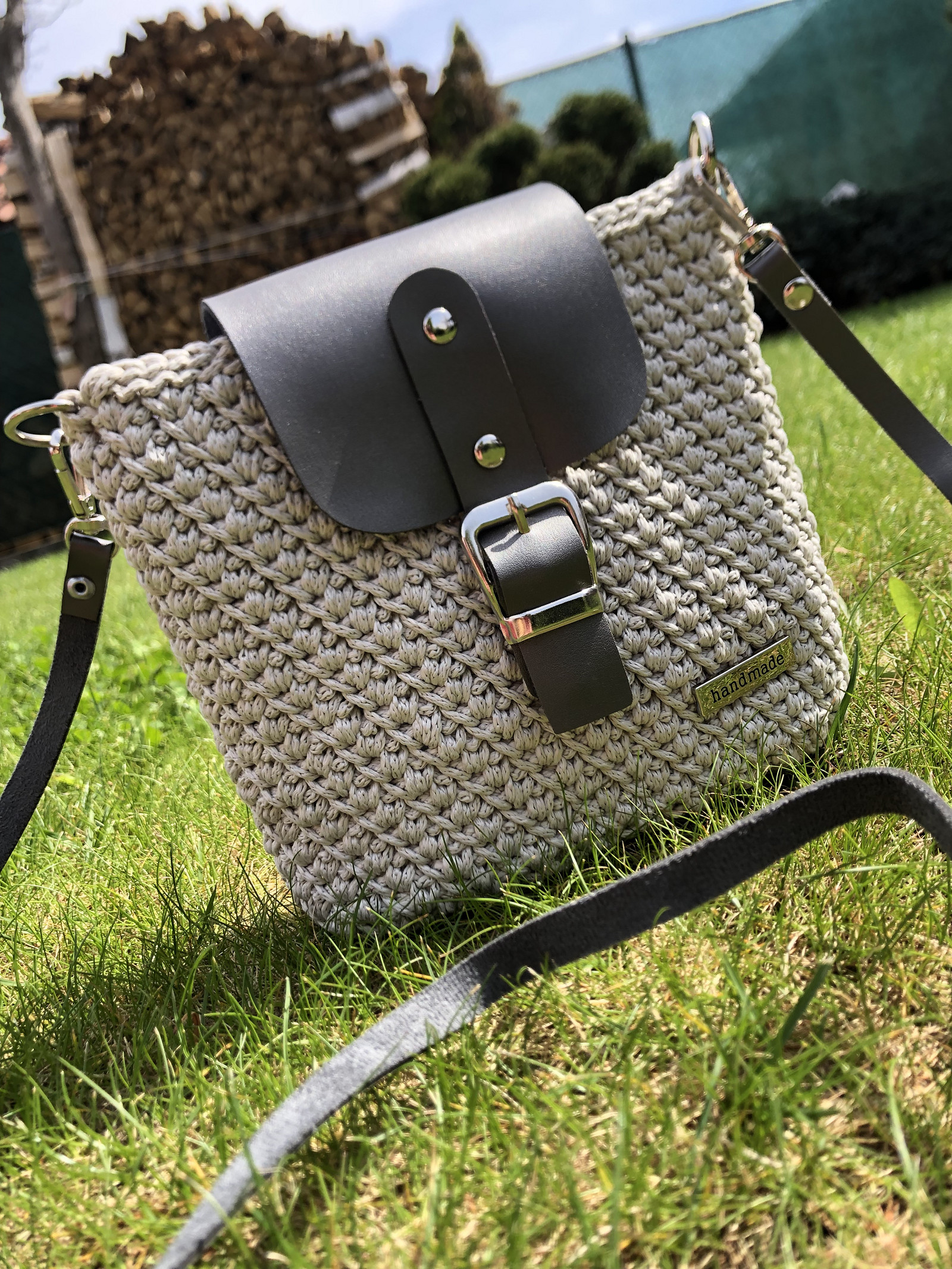 Kabelka malá crossbody dámská šedá Háčkované crosbody / od Švadlenka ...