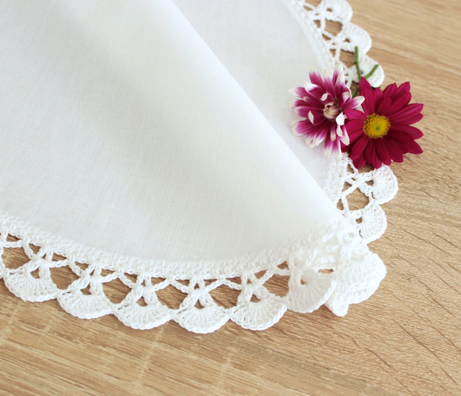 Bílá dečka s háčkovanou krajkou / od Steffi Flower | Fler.cz