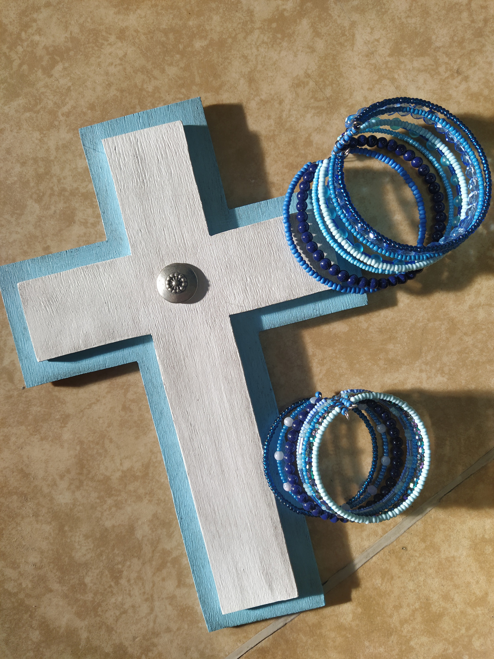 Kříž bílý Modrý křížek / od A.M.Koni | Fler.cz