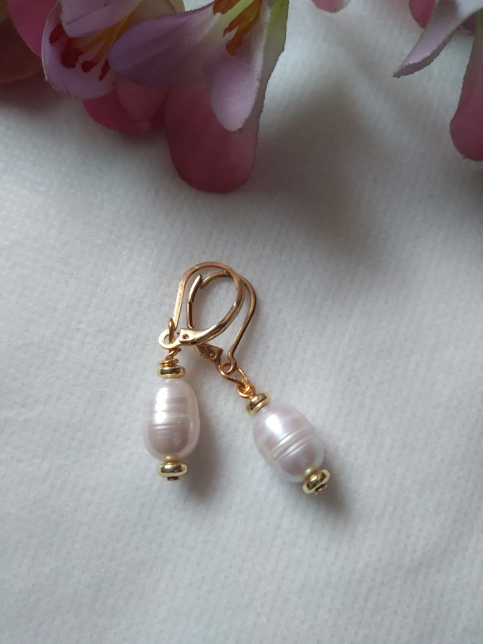 Náušnice dámské slonová kost S říční perlou a zlaceným hematitem / od ...