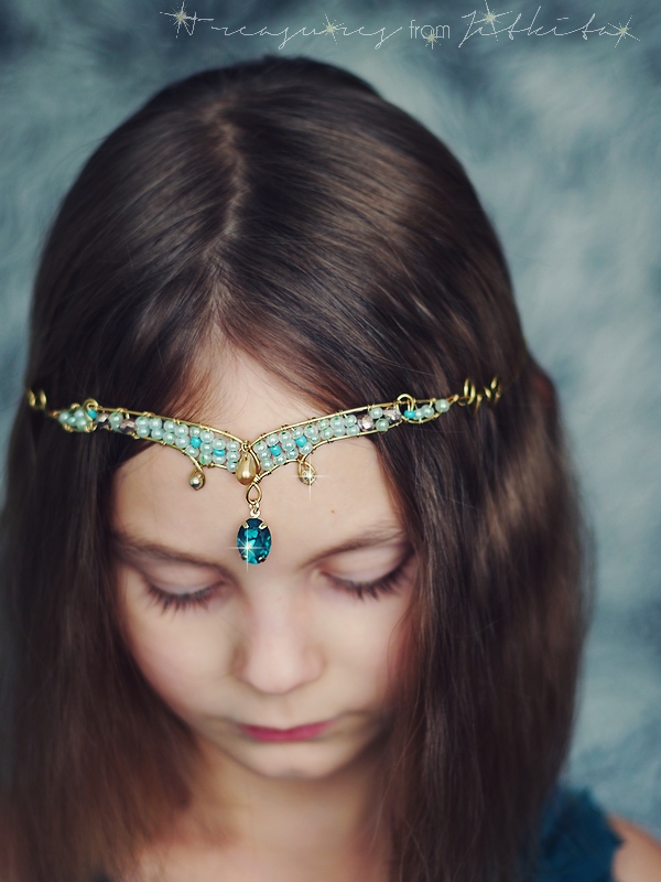 Čelenka dámská světle zelená korálková tiara Elisa Emerald / od jitkita ...