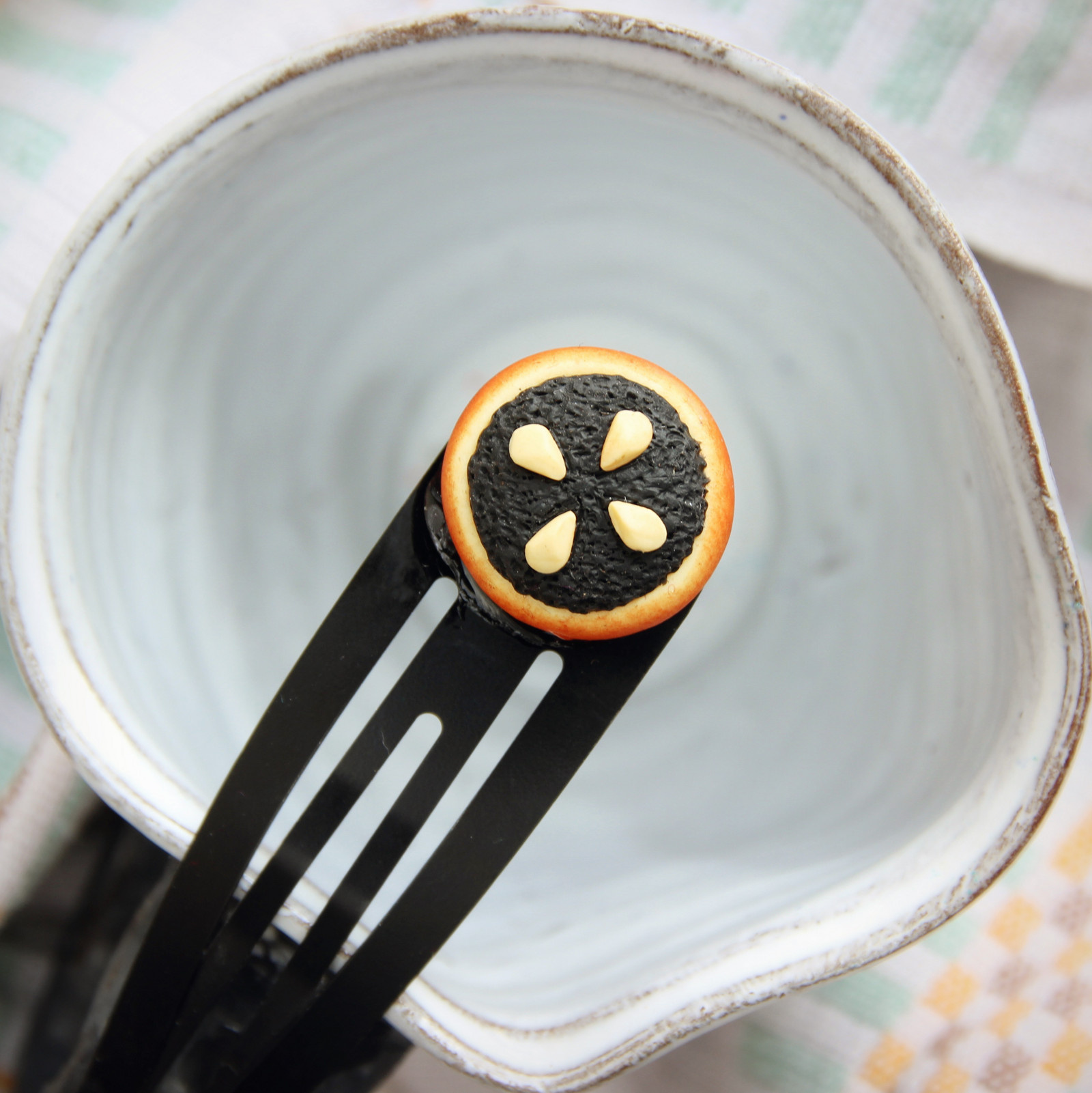 Spona do vlasů černá Makový koláček (sponka) / od Circus mind | Fler.cz