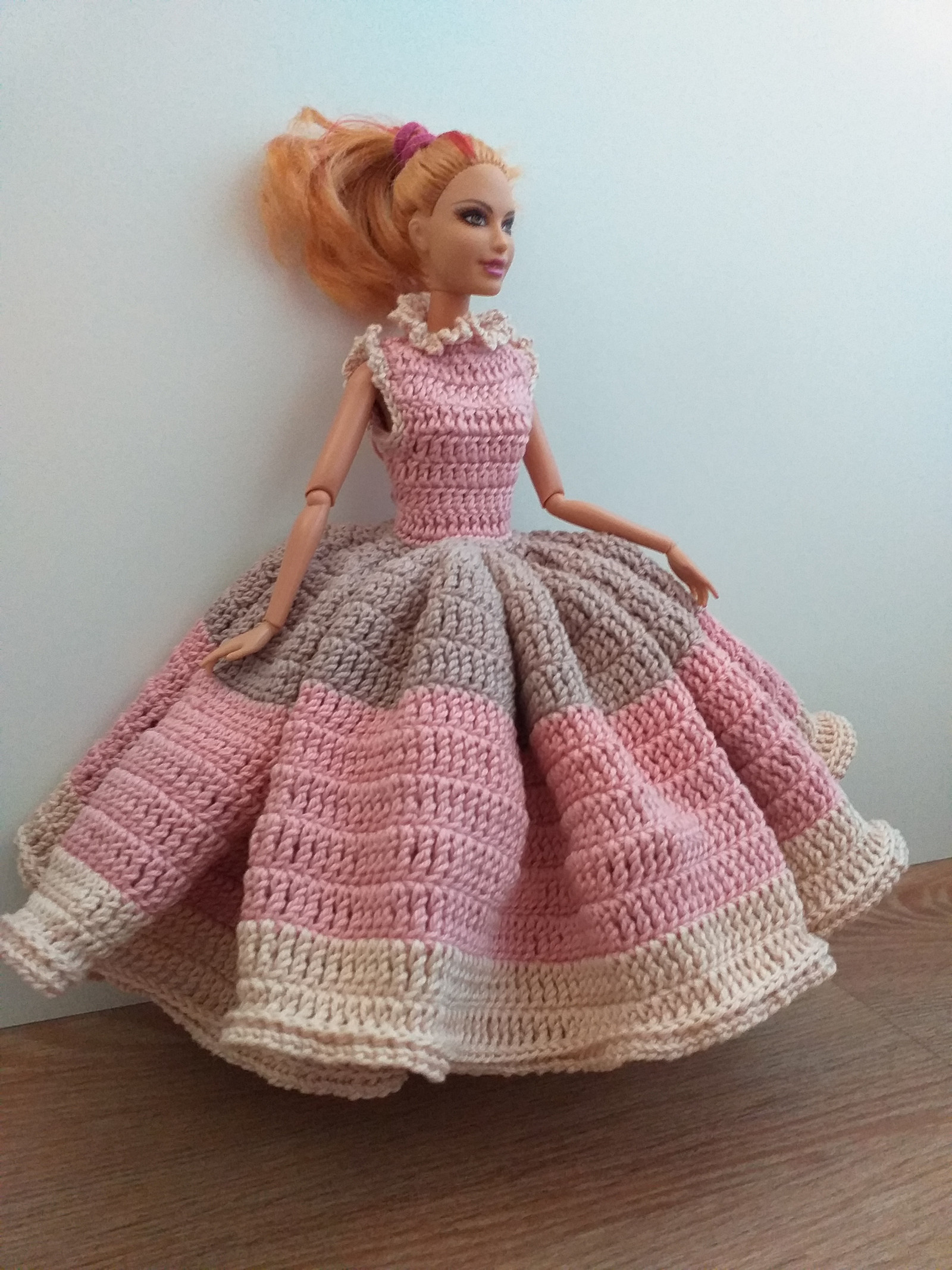 Oblečky pro panenky dětské starorůžové Háčkované šaty na Barbie - jak ...