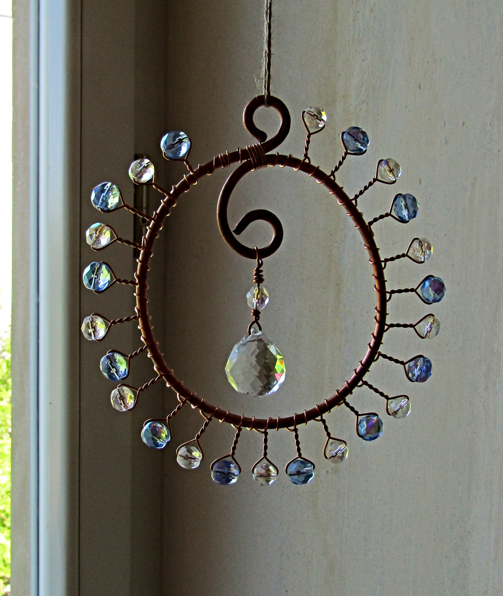 Lapač slunce s modrými korálky. / od Drátování JD | Fler.cz