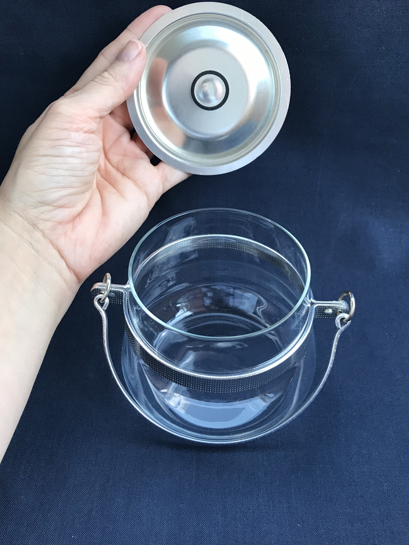 Nádobí kuchyňské čiré Skleněná retro cukřenka v kovové montáži / od ...