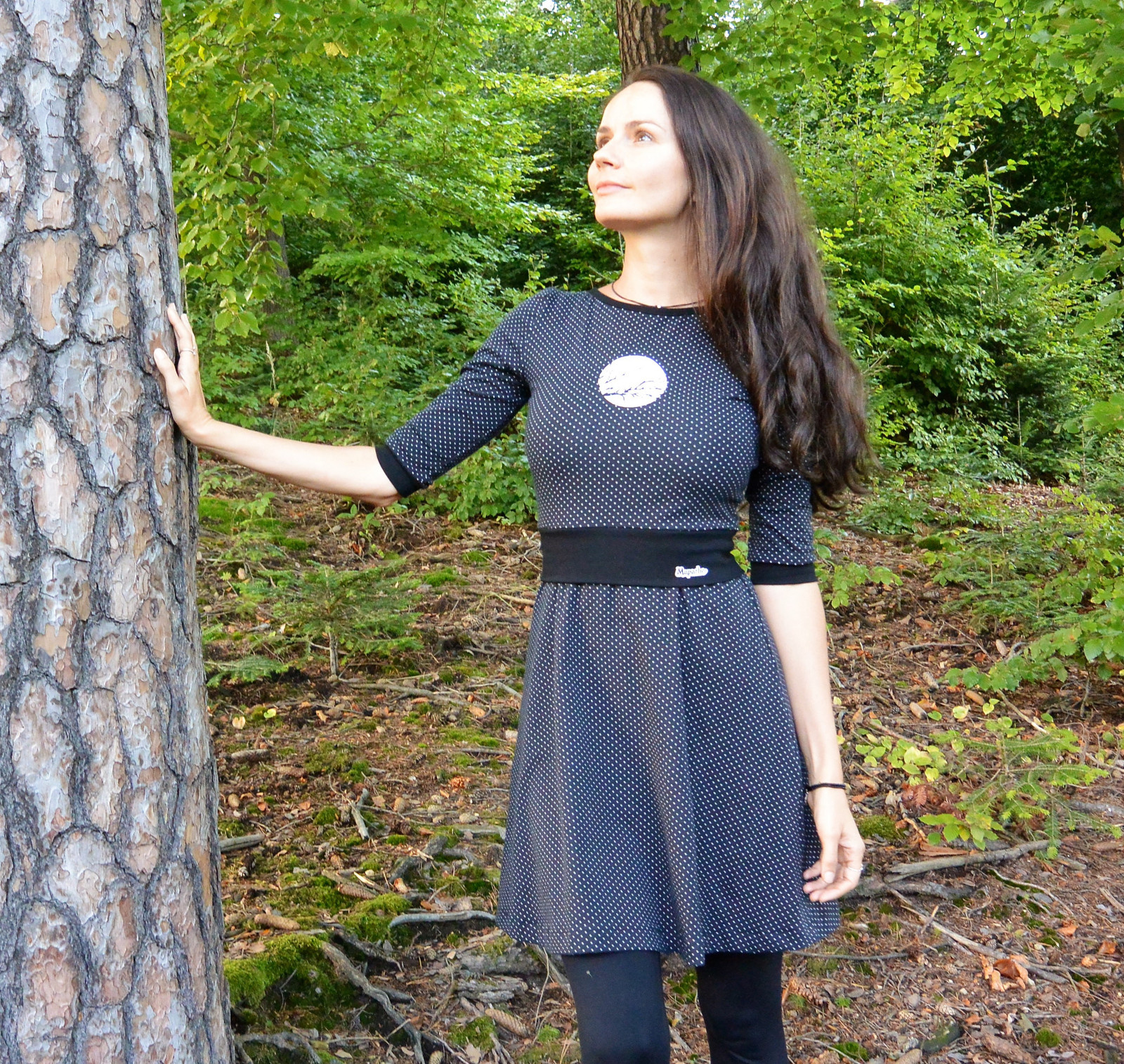 Šaty dámské černé Vítr nezlomí strom, který se umí ohnout. / od mapache ...