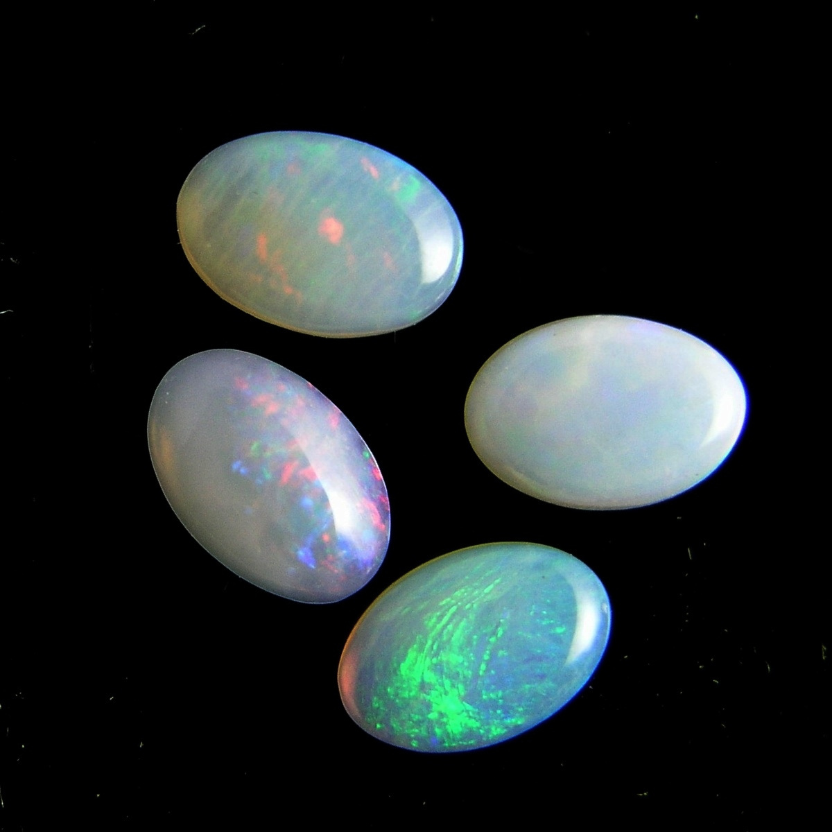 Minerál kabošony vícebarevný Drahý Opál, Etiopie, 1,07 ct./4 ks., cca ...