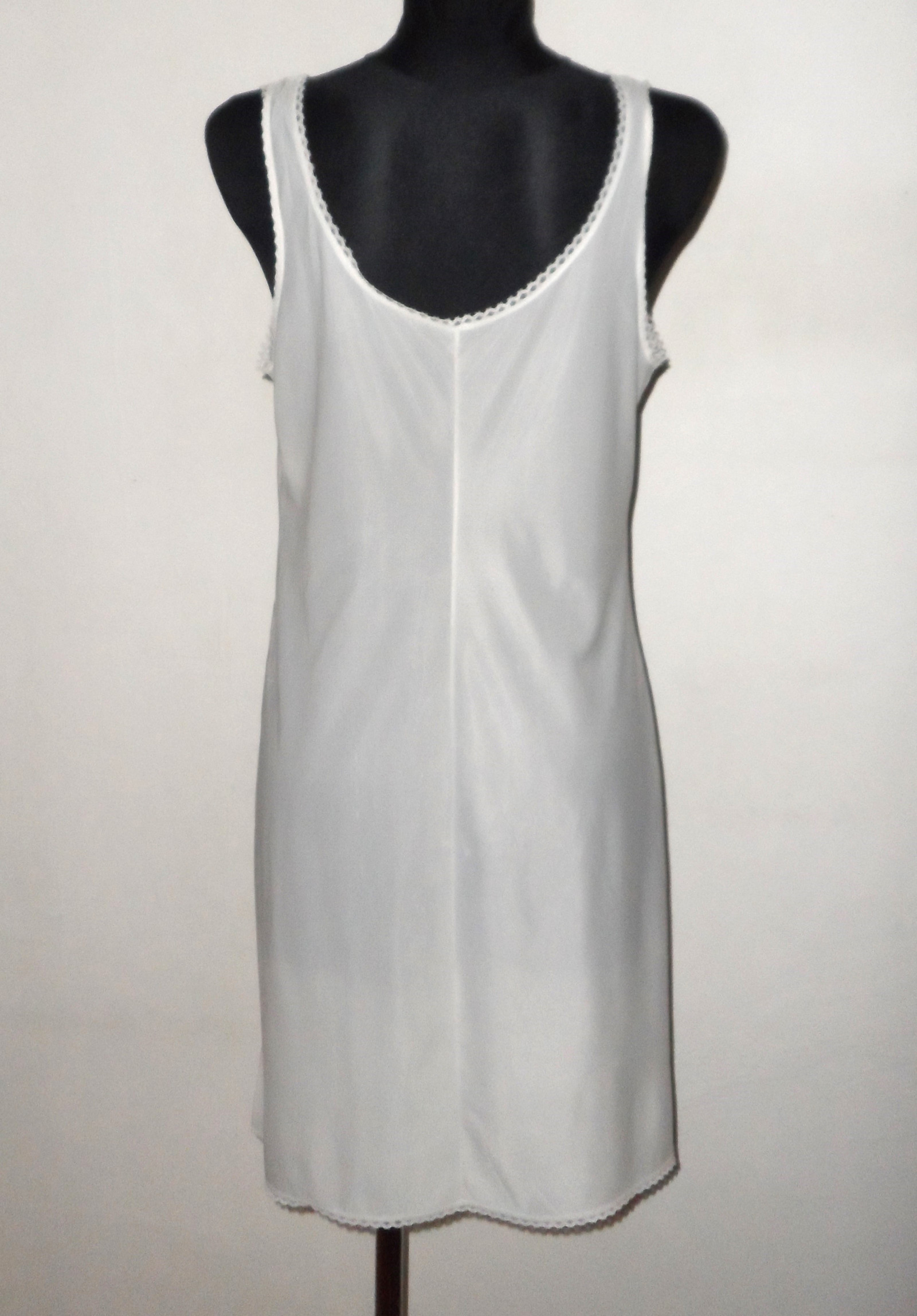 Móda a doplňky prádlo Dámské bílé KOMBINÉ, zn. Trikota / Vrbové / od ...