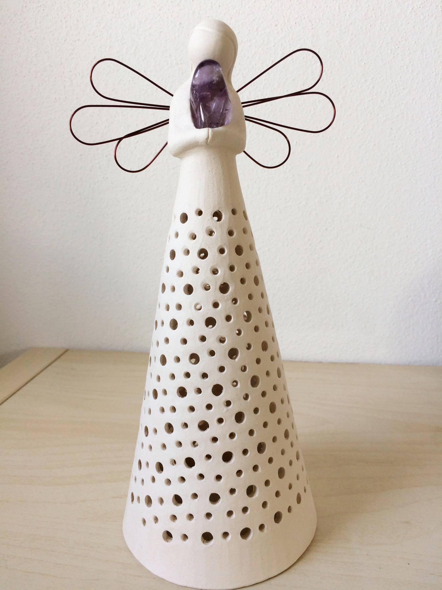 Socha bílá Anděl Tajemství - Ametyst / od Keramika-Kami | Fler.cz