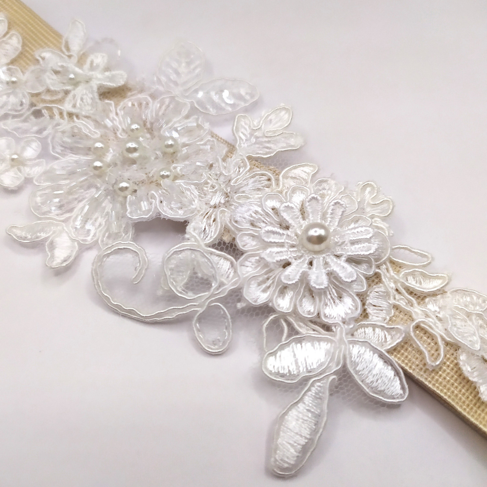 Slonová kost Svatební podvazek s krajkou tělový / od ONCE - nejen ...