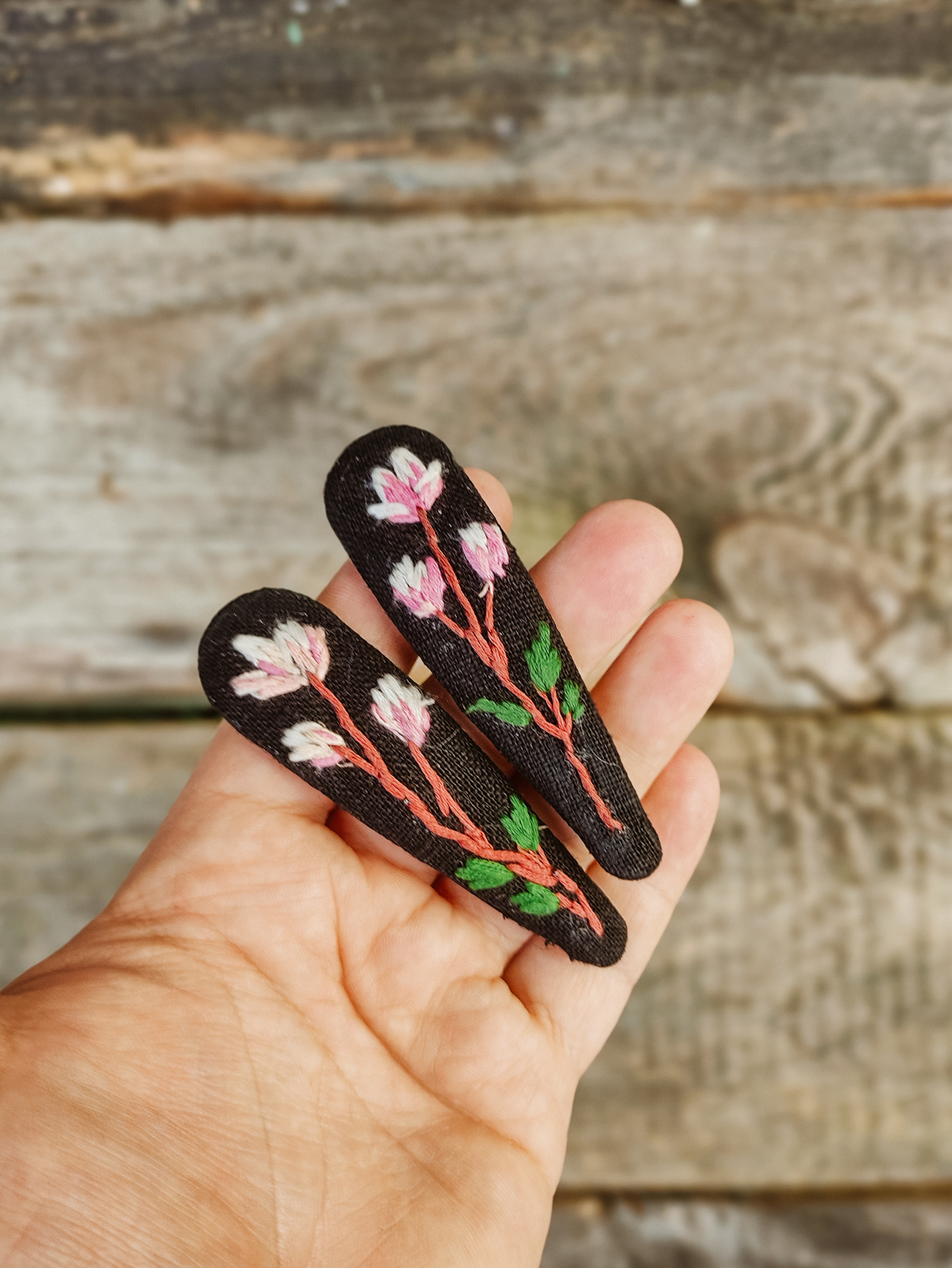 Černá Heather Field col.- vyšívaná sponka do vlasů / od Tamarchi | Fler.cz