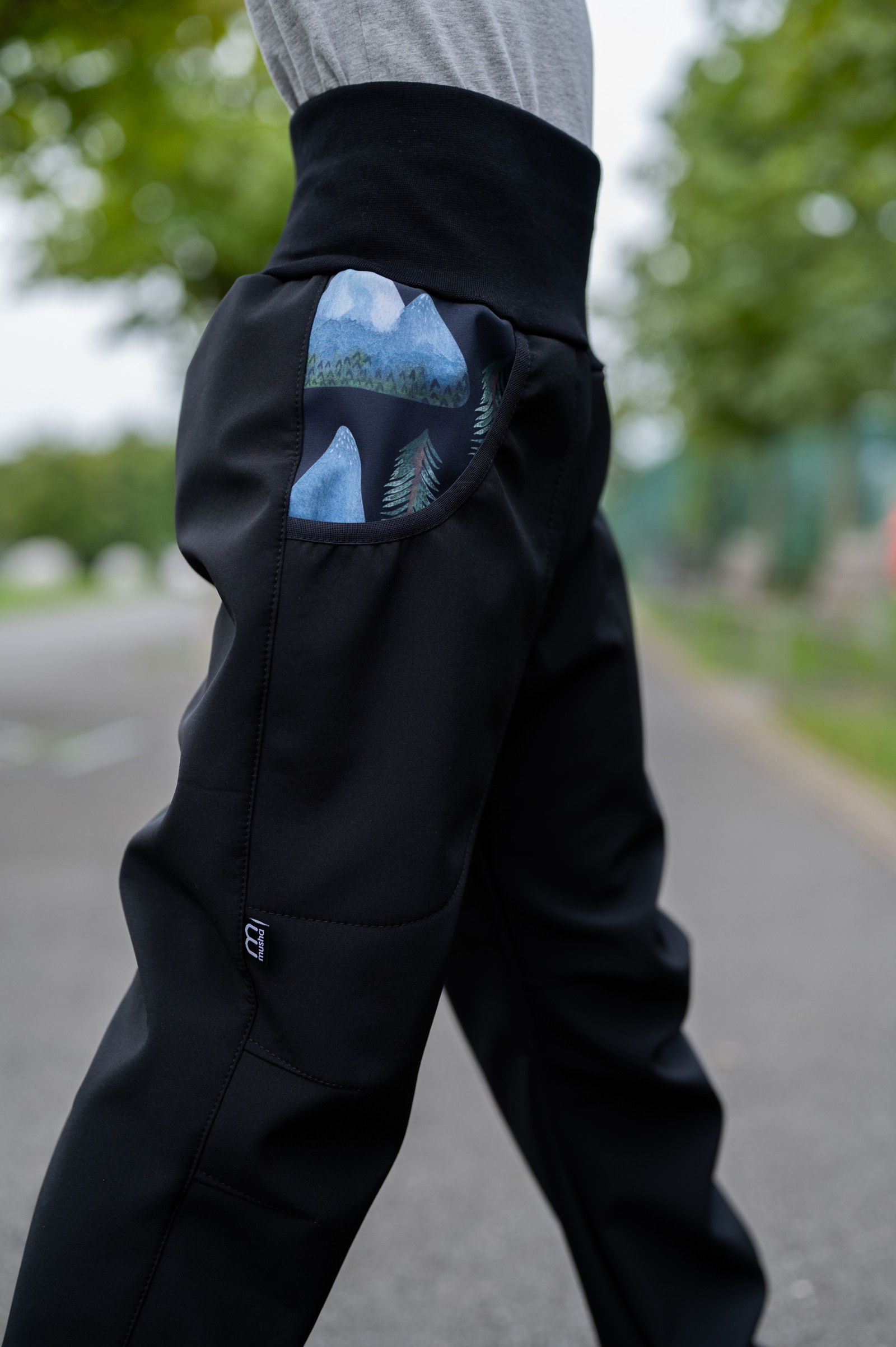 Kalhoty dívčí černé Flísové softshell kalhoty-kopce a les aquarel 86 ...