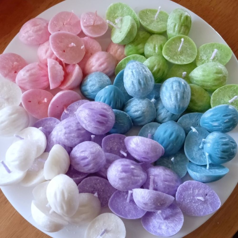 Svíčka vícebarevná Vonné vánoční plovoucí oříšky - sada 4ks / od smajli ...